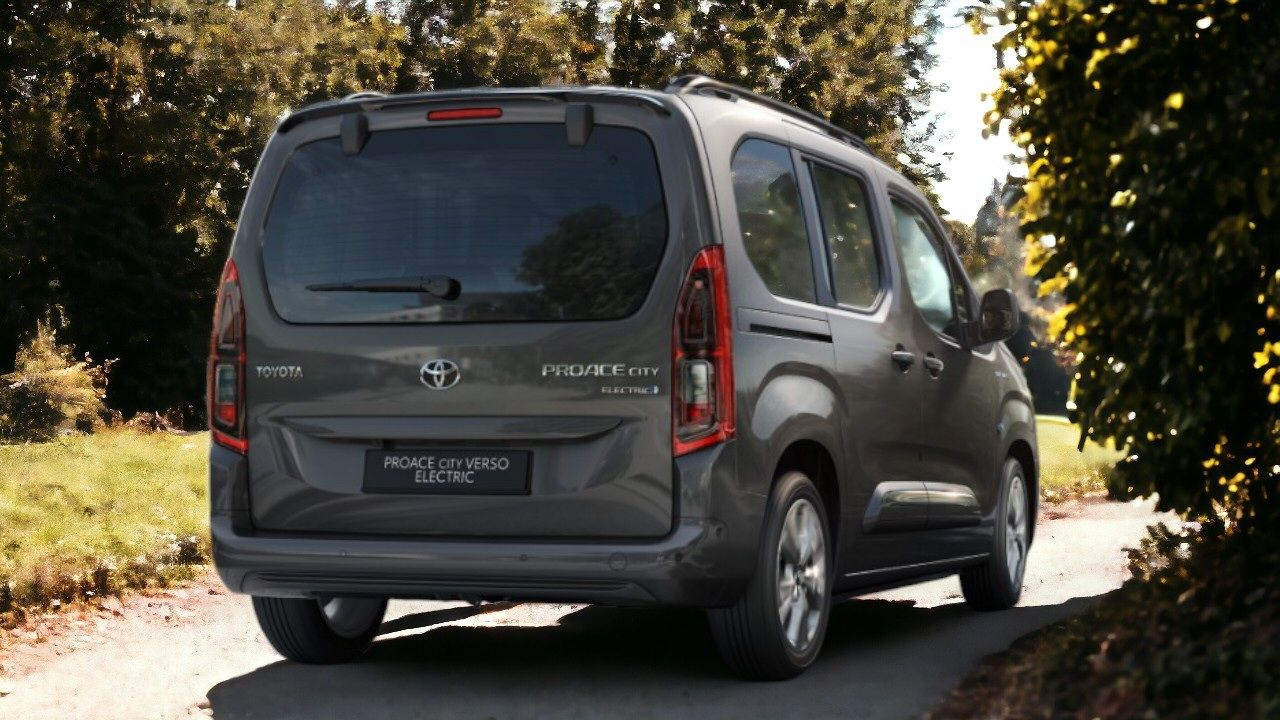 Lease the Toyota Proace City Verso Electric Estate 100kW Shuttle Long ...